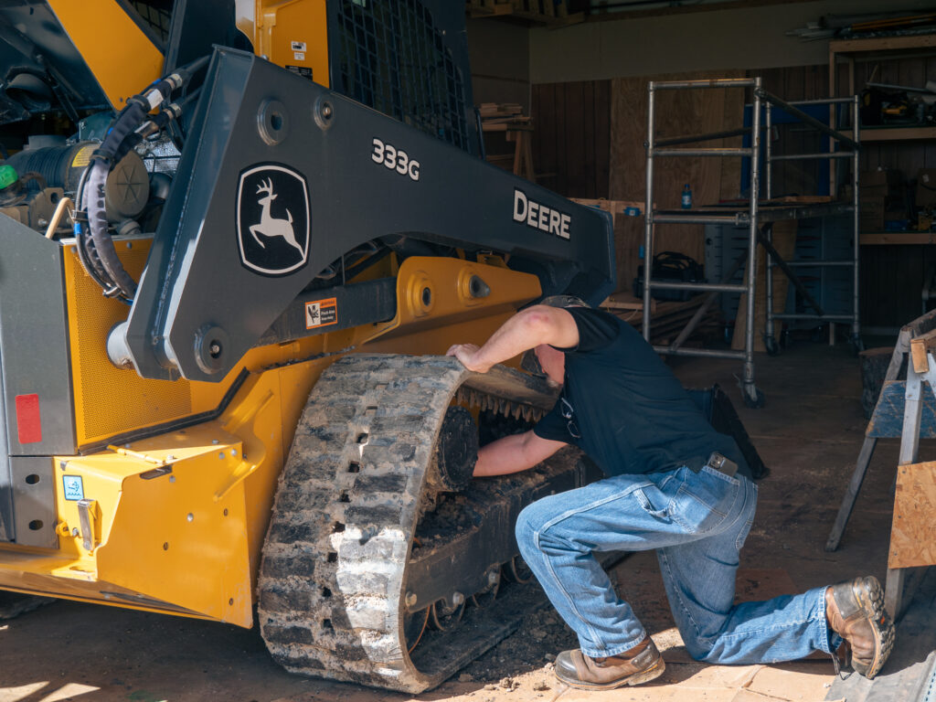How to Become a Heavy Equipment Mechanic - Work IN Roads